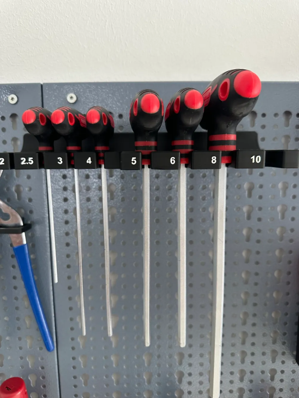 T-Handle Holder for Kuepper pegboard by supercoolbuilds - MakerWorld