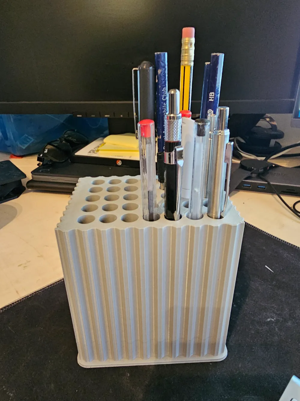 Pen Tidy by neilskig01 - MakerWorld
