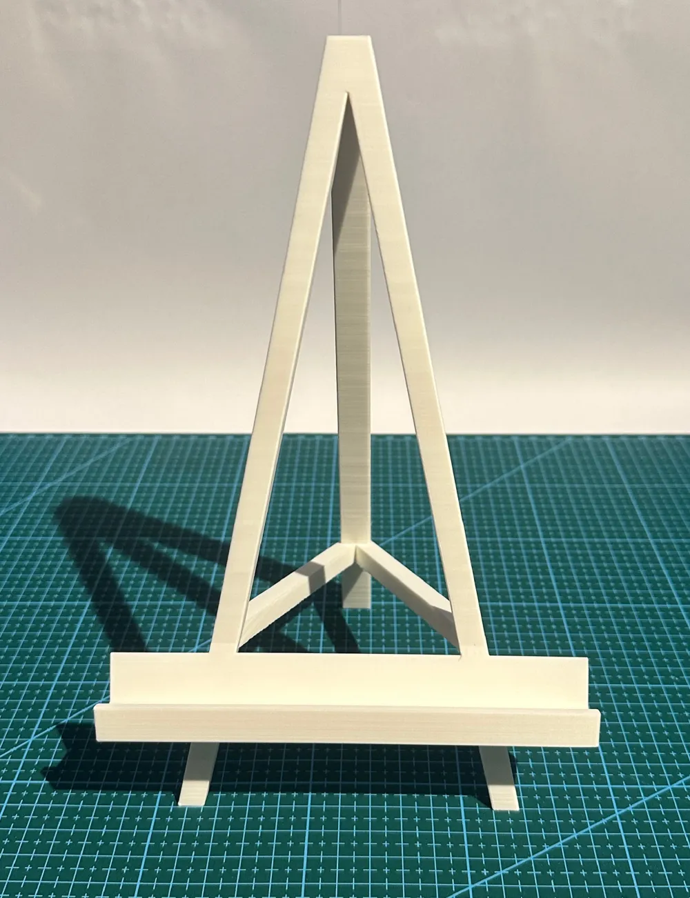 Easel by R3DD MakerWorld: Download Free 3D Models
