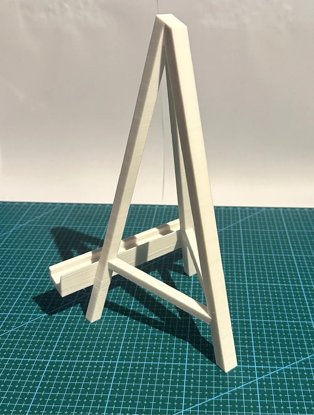 Easel by R3DD MakerWorld: Download Free 3D Models