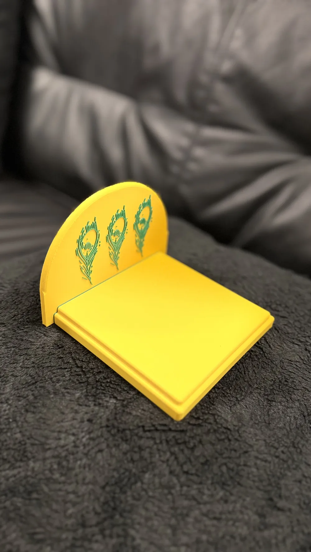 Elegant Peacock Feather Ornamental Stand - Free 3D Print Model - MakerWorld