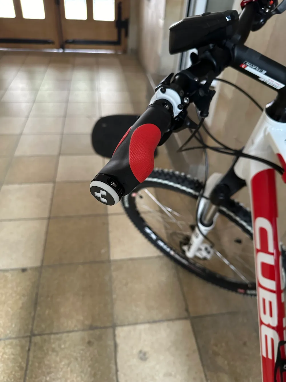 Cube logo endcap for Dymoece Bicycle Grip by pfahli - MakerWorld