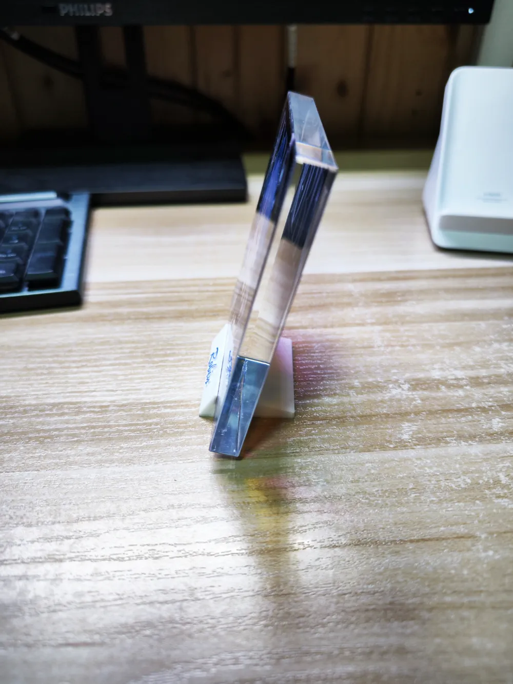 Robin Acrylic Brick Stand by 璀璨星空 - MakerWorld