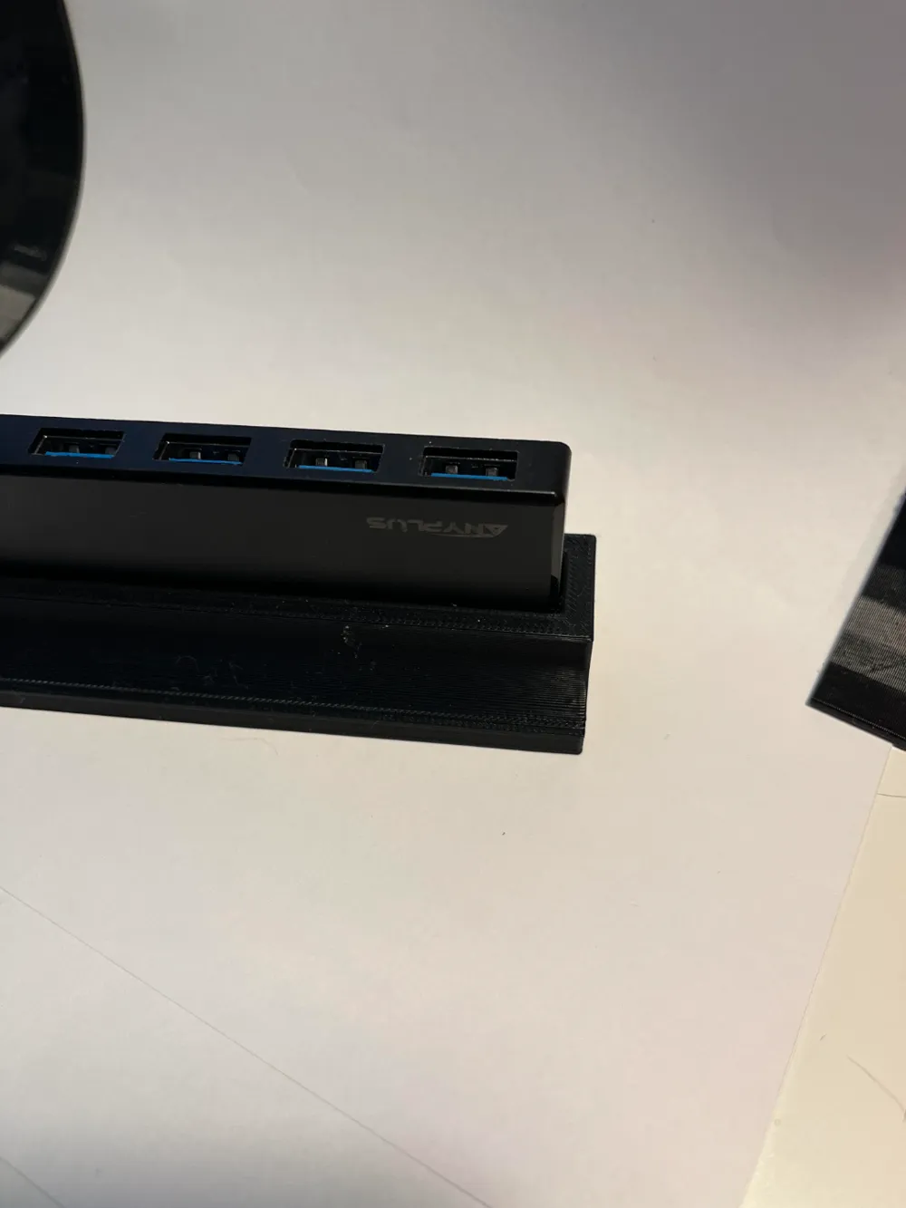 AnyPlus USB splitter vertical stand by LOAM - MakerWorld