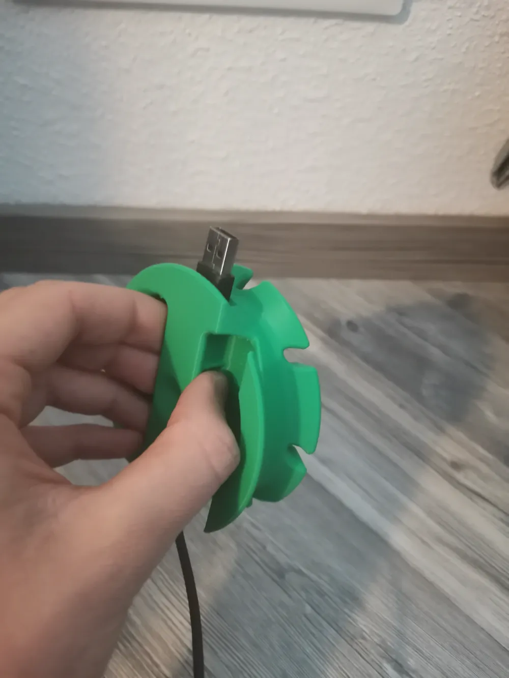 Kabelsalat - stackable cable holder & phone stand by Benjam1 - MakerWorld