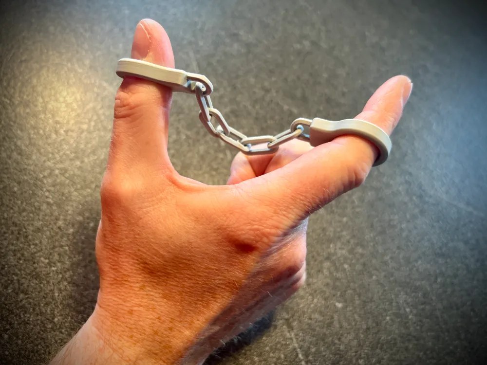 Finger Cuffs / Fingerschellen Print in Place by ic3cub3 - MakerWorld