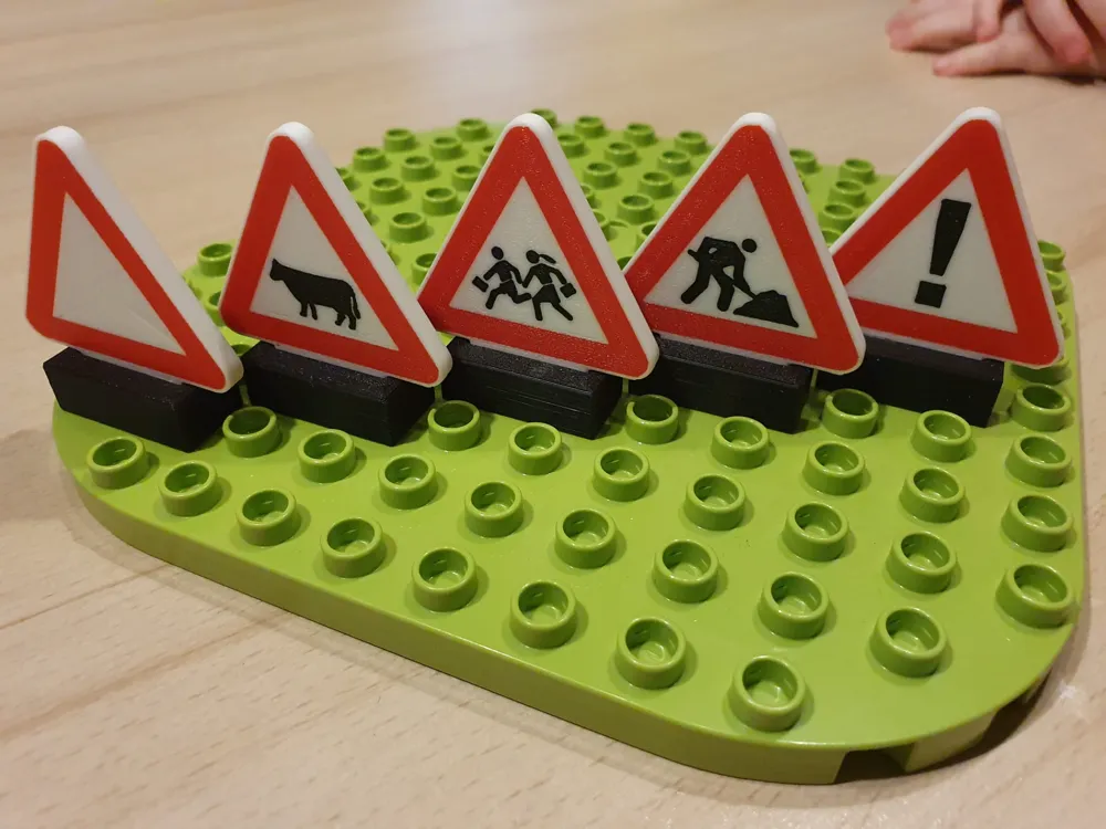 Duplo compatible Road Sign / Warning Triangle Sign by Fody1234 - MakerWorld