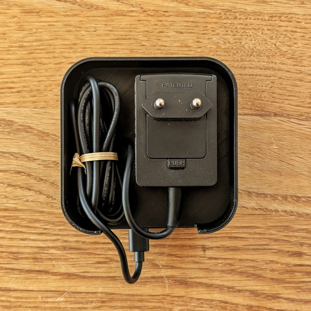 Philips Hue Bridge Pro Wallmount / Power outlet by jakobgeltinger ...