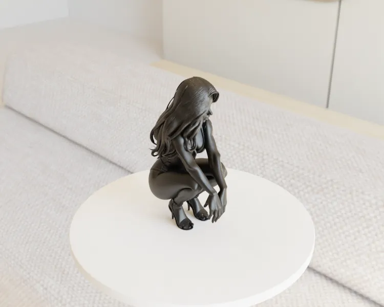 Signora Accovacciata - Modello di stampa 3D gratuito - MakerWorld