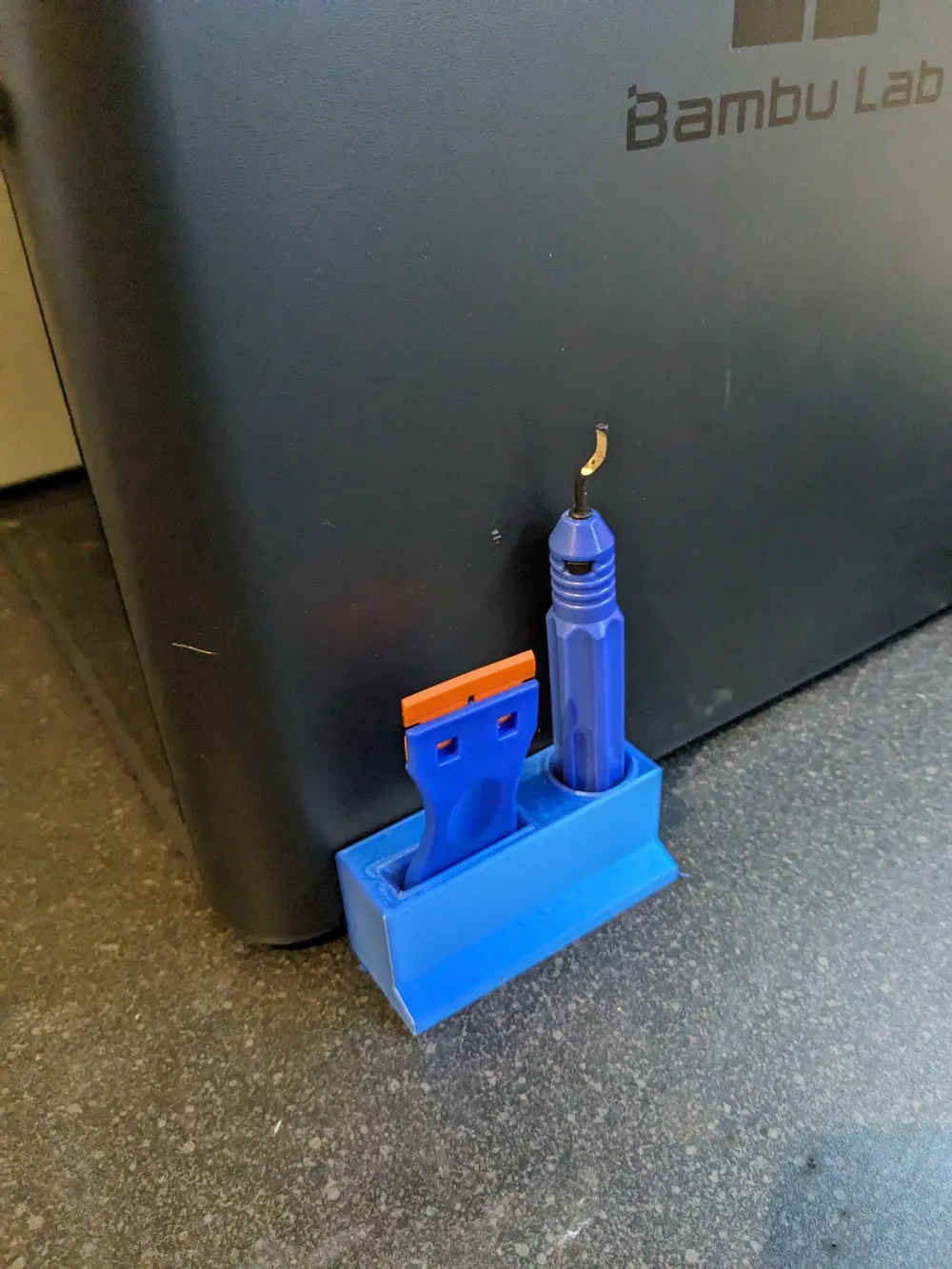 Plastic razor and deburring tool stand - Free 3D Print Model - MakerWorld