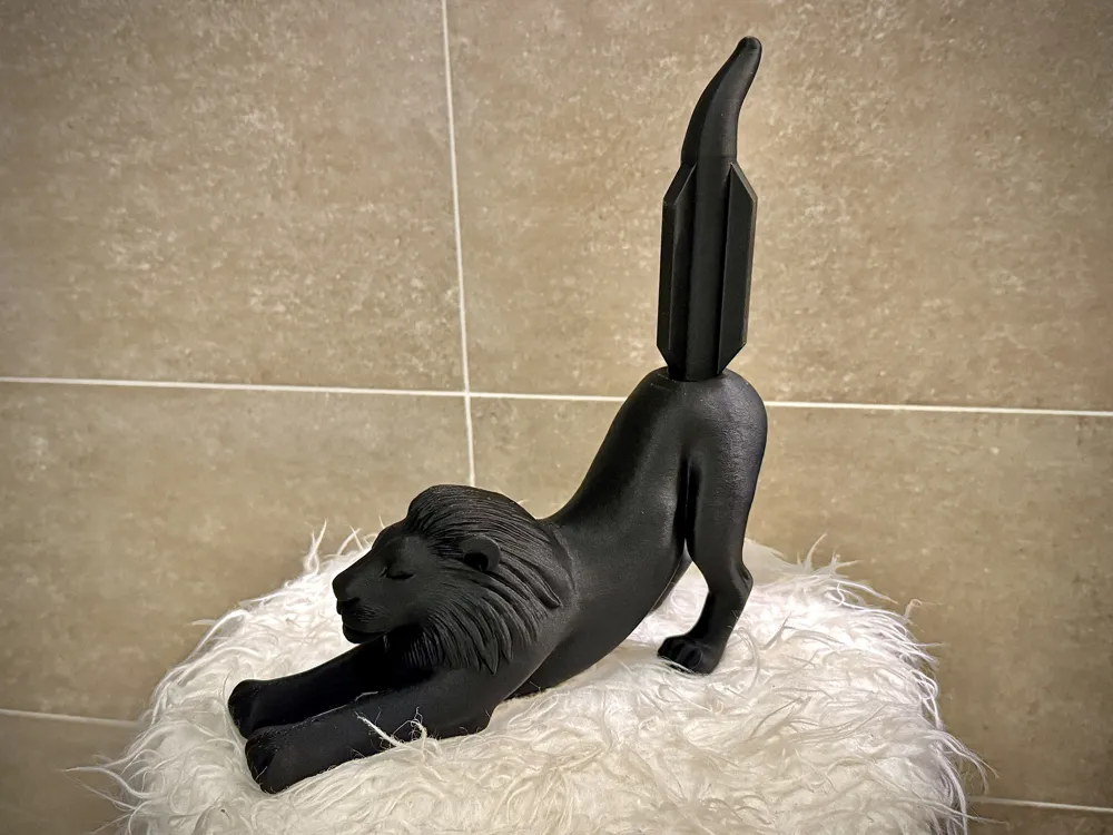 The Stretching Lion Toilet Paper Holder - Free 3D Print Model - MakerWorld