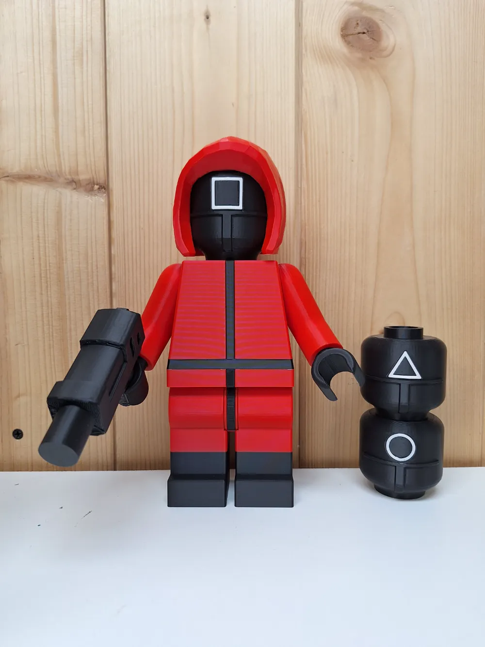 BIG BRICK SQUID GAME GUARD NO AMS by Guarse - MakerWorld