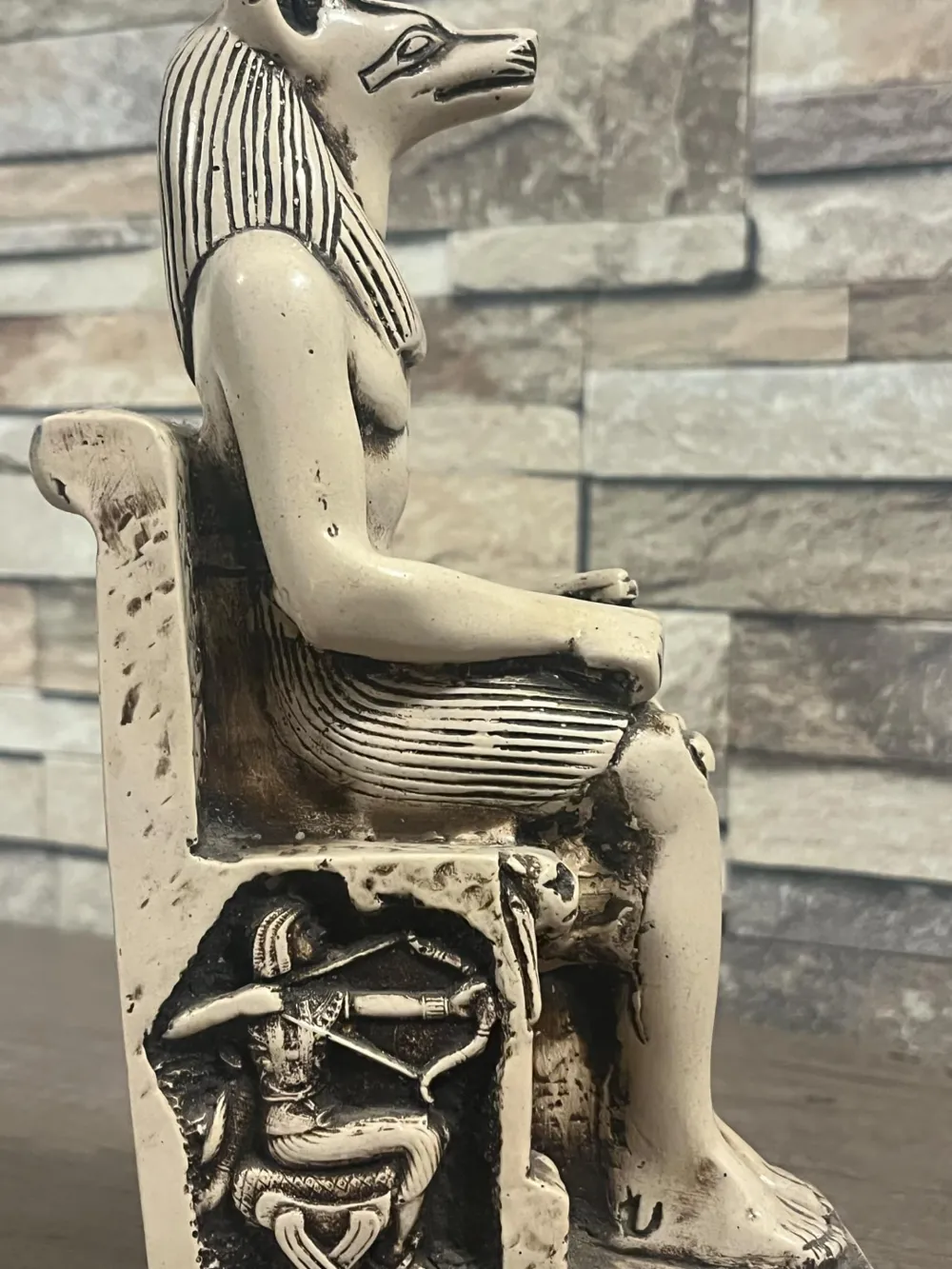 Statue des Anubis, altägyptischer Gott des Todes von Bobelism ...