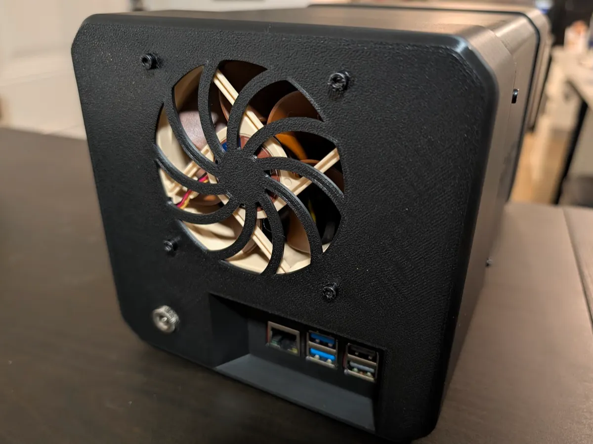 Edición de ventilador de 25mm - NAS de 4 bahías basado en Raspberry Pi 5 Remezclado por rawjaat ...