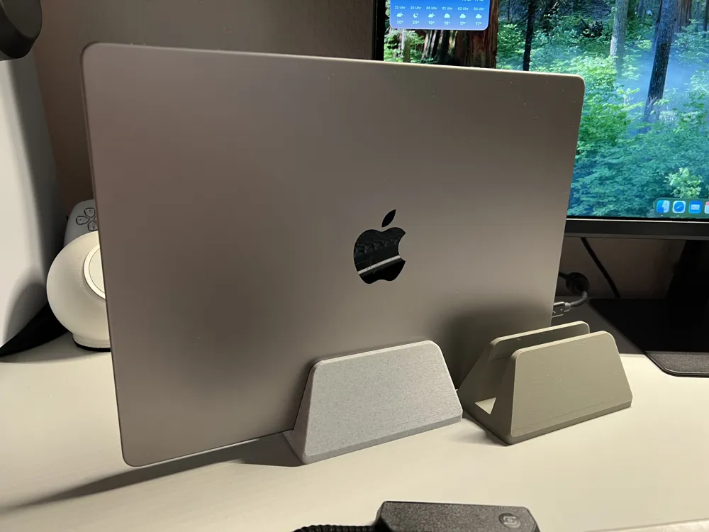 MacBook Pro 14 & 16-inch Clamshell vertical Stand by Marcel MakerWorld ...