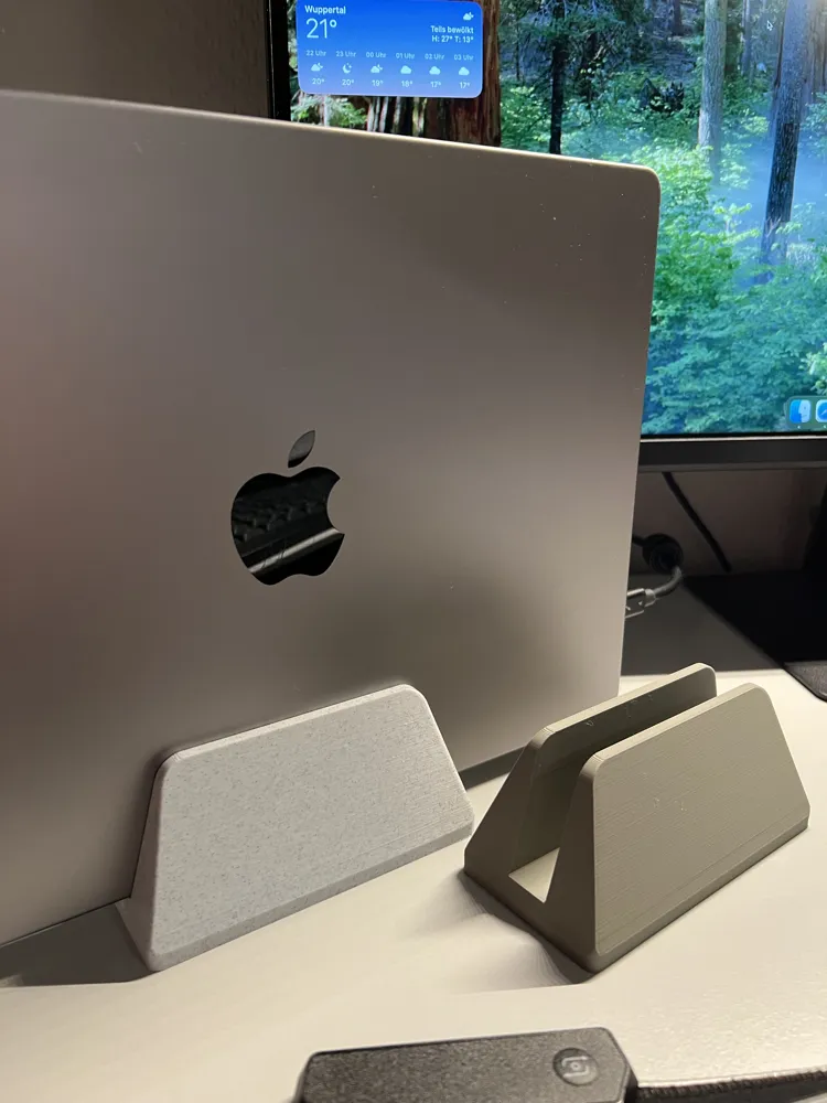 MacBook Pro 14 & 16-inch Clamshell vertical Stand by Marcel MakerWorld ...