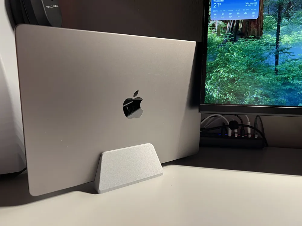MacBook Pro 14 & 16-inch Clamshell vertical Stand by Marcel MakerWorld ...
