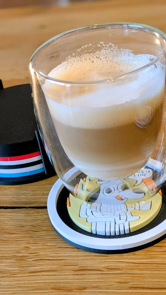 "This Is FIne" Meme-Untersetzer – Kostenloses 3D-Druckmodell – MakerWorld