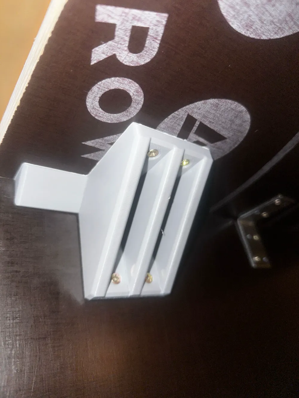 L bracket with Bracing With Screw Mounting by Plastic3D - MakerWorld