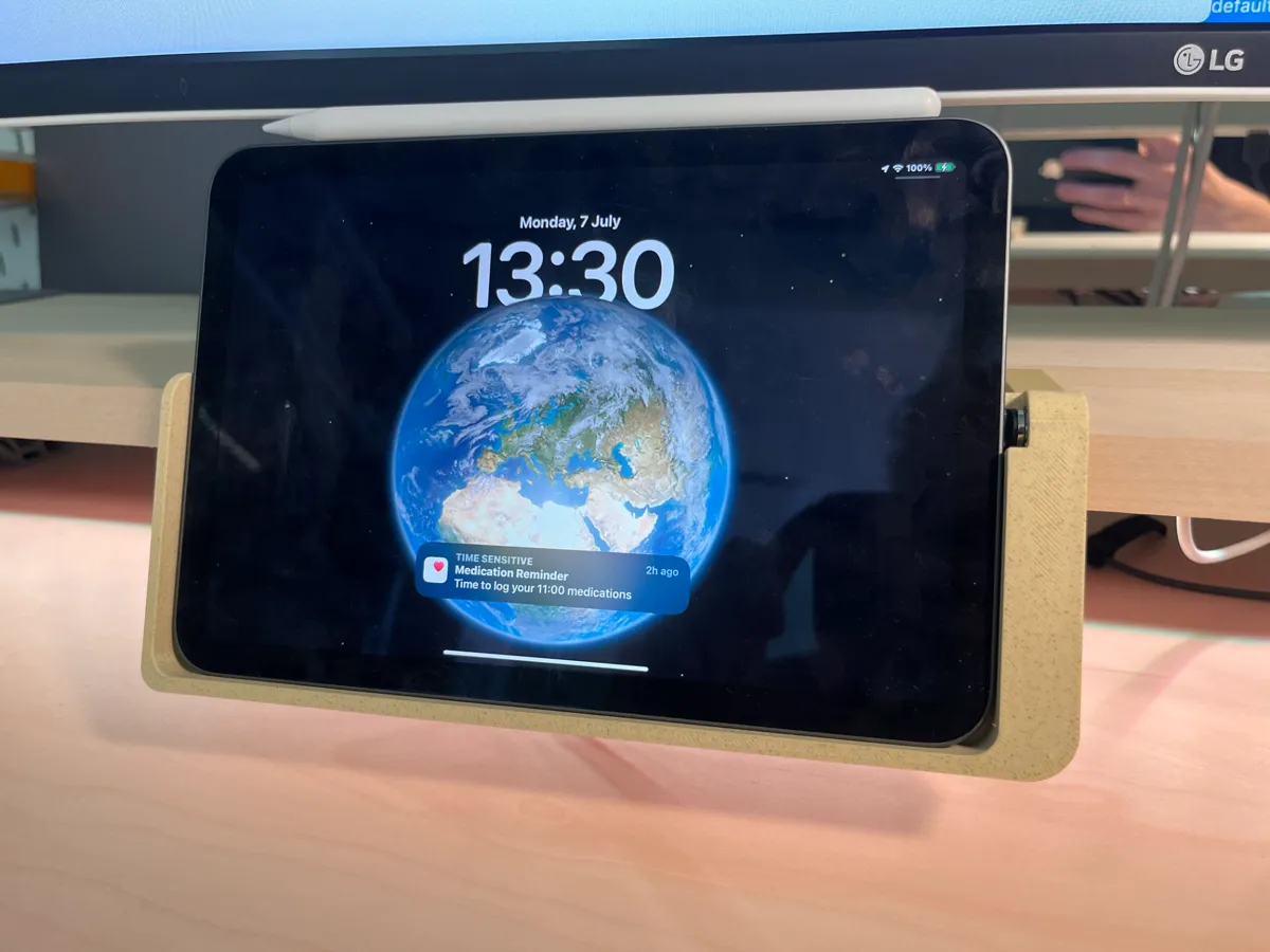 Desk shelf iPad mini stand with magnetic charger - Free 3D Print Model ...