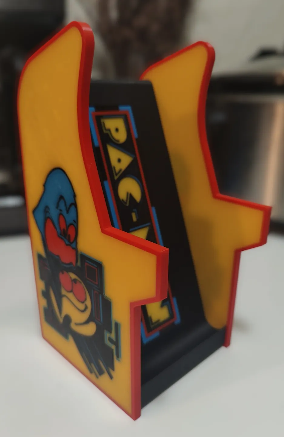 Pacman Arcade phone and pencil holder by christhielges - MakerWorld