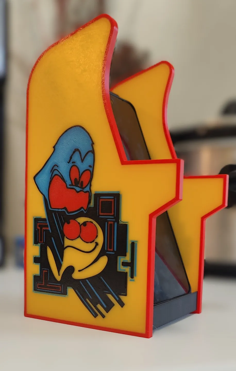 Pacman Arcade phone and pencil holder by christhielges - MakerWorld