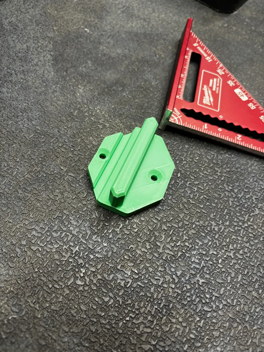 Milwaukee 4 1/2 Inch Trim Square Hanger by casvg5 - MakerWorld