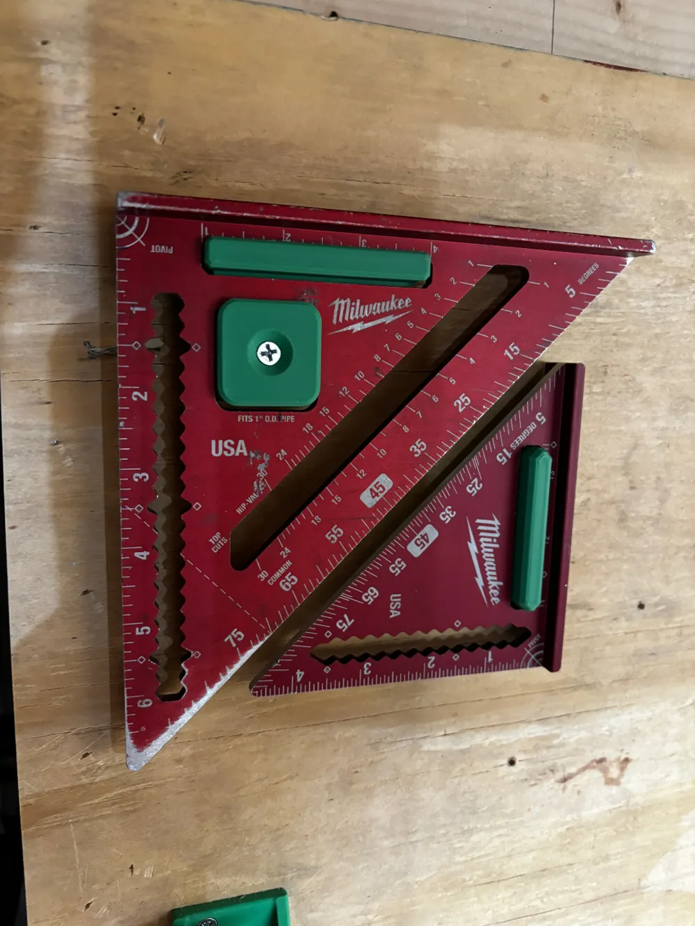 Milwaukee 4 1/2 Inch Trim Square Hanger by casvg5 - MakerWorld