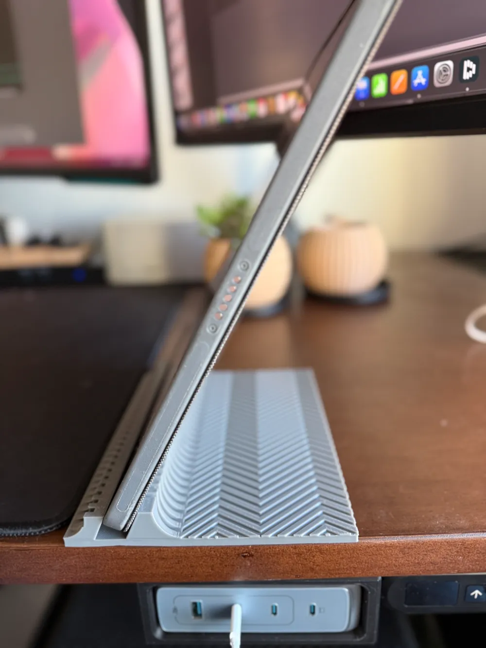 25° Tablet Stand - Stylish, Stable, Case-Friendly by Hopper_Dropper ...