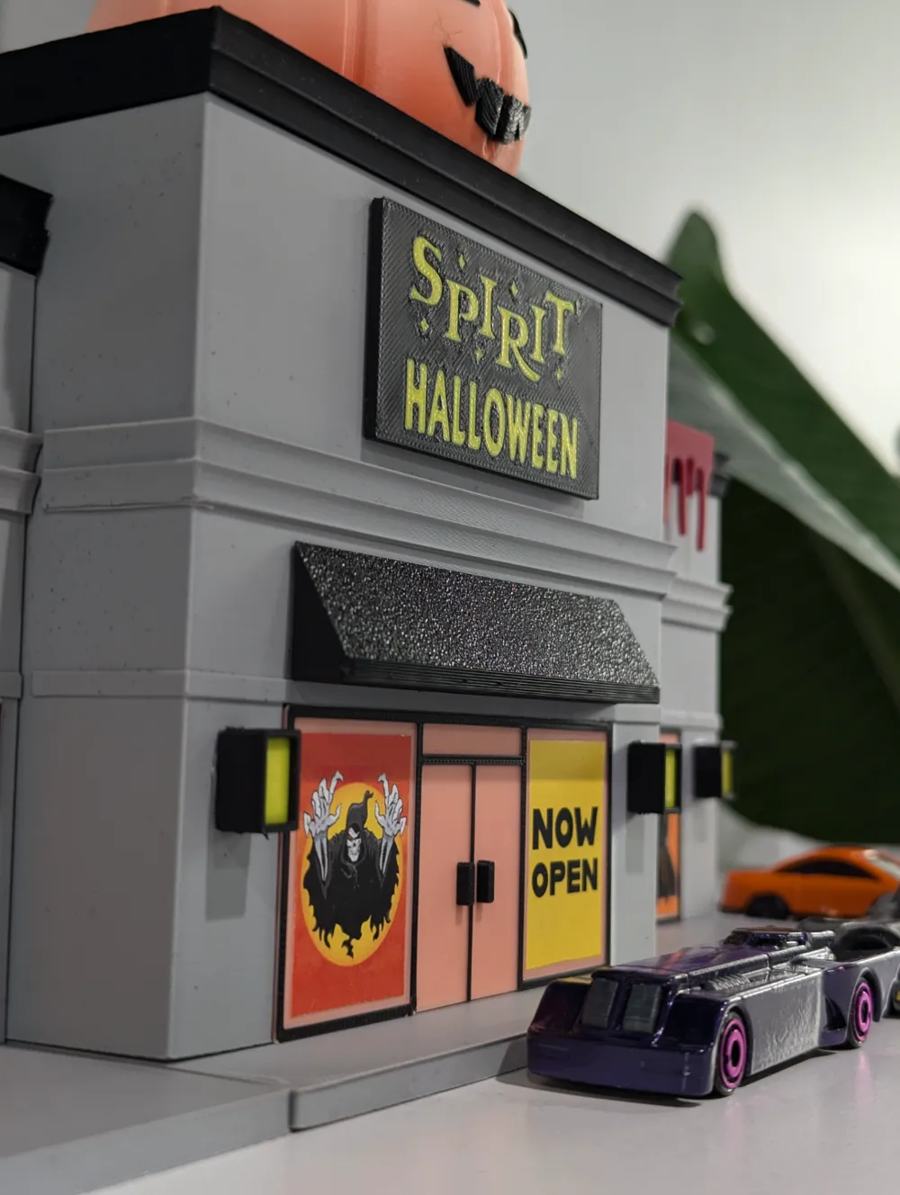 Spirit Halloween Storefront Model (1/64 Scale) by LAYRLAB MakerWorld ...