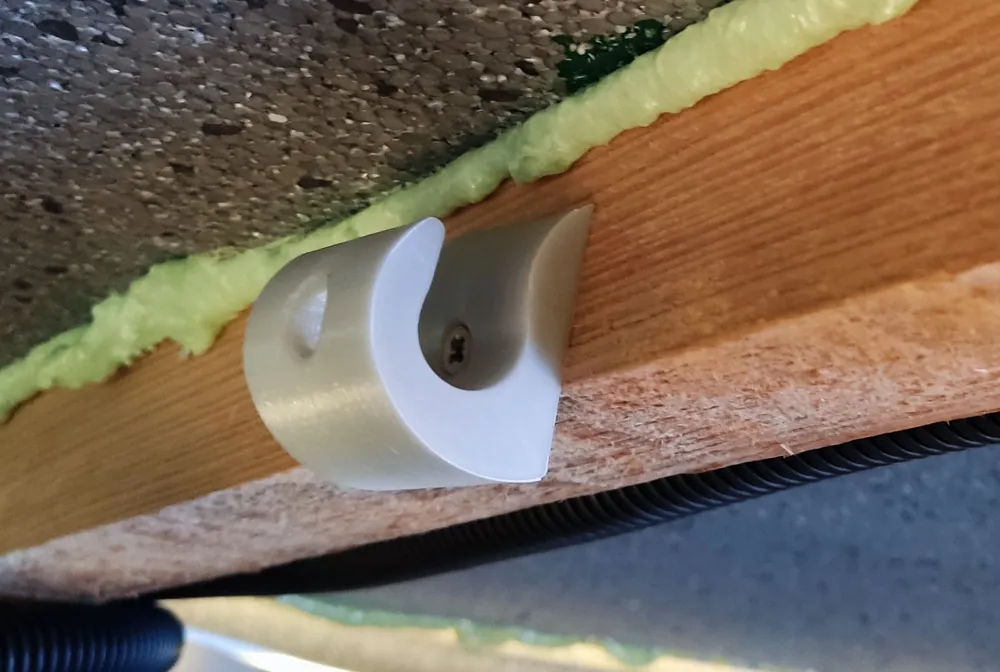 Universal snap-in holder for various pipes / hoses by Nufajs - MakerWorld