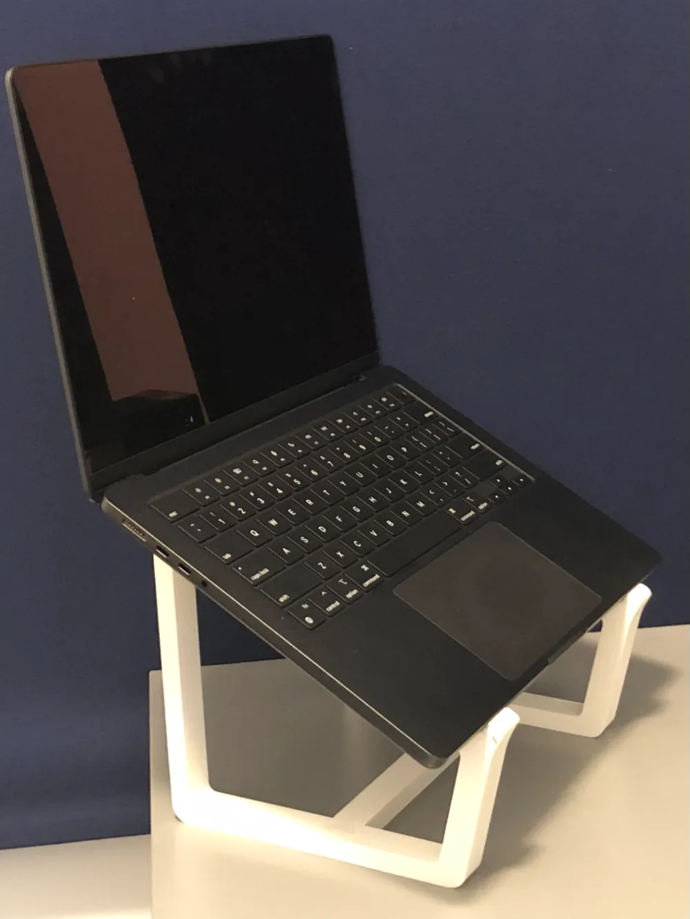 Raised Laptop Stand by Toucan Makes MakerWorld: Download Free 3D Models