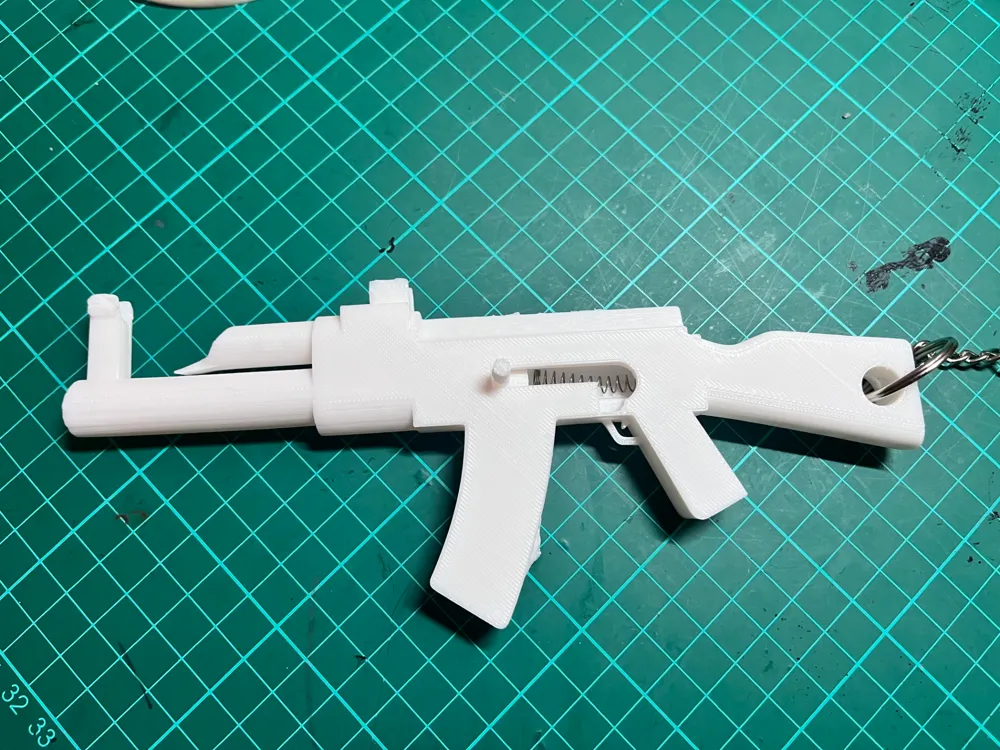 可一体打印的AK47弹簧BB枪钥匙链 来自 Unique prints on the go - MakerWorld