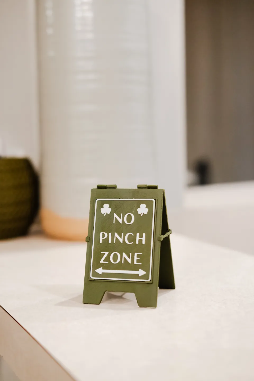 No Pinch Zone Sign Remixed by Alfonzo MakerWorld: Download Free 3D Models