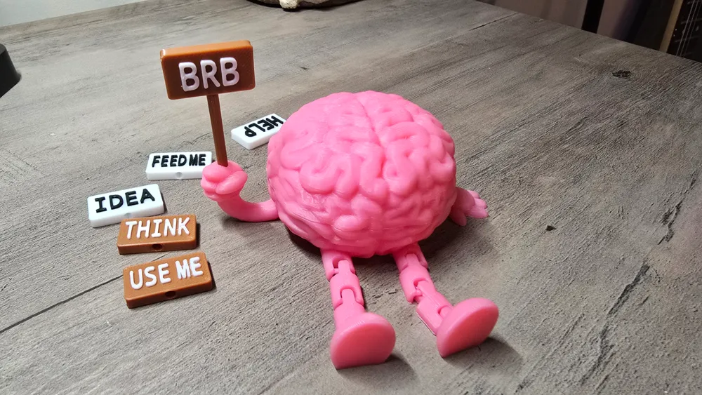 Cute Articulated Brain Box Buddy & Swappable Signs - Free 3D Print ...