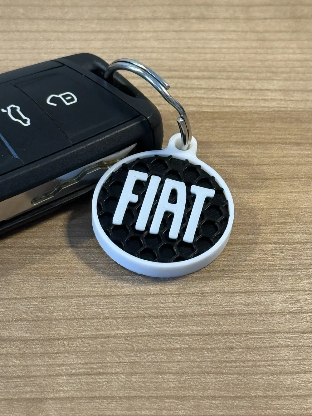 Fiat Round Car Keychain - Free 3D Print Model - MakerWorld