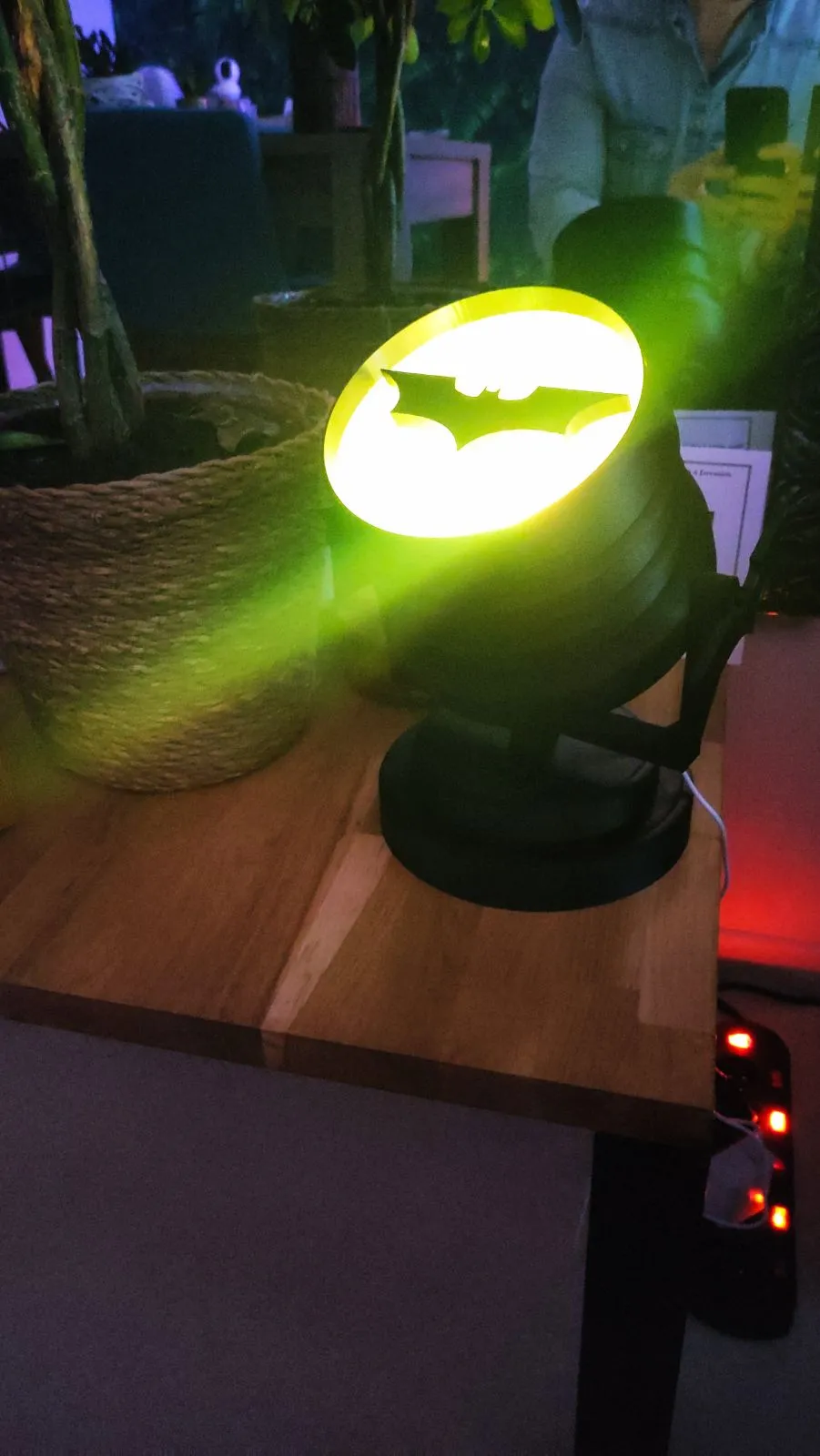 Batman Lamp with Bat-Signal projection by Tchetmaker3d MakerWorld ...
