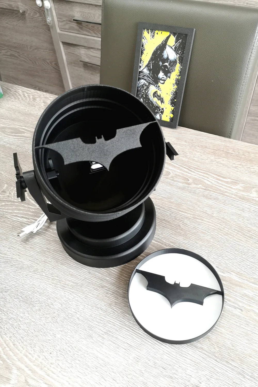 Batman Lamp with Bat-Signal projection - Free 3D Print Model - MakerWorld