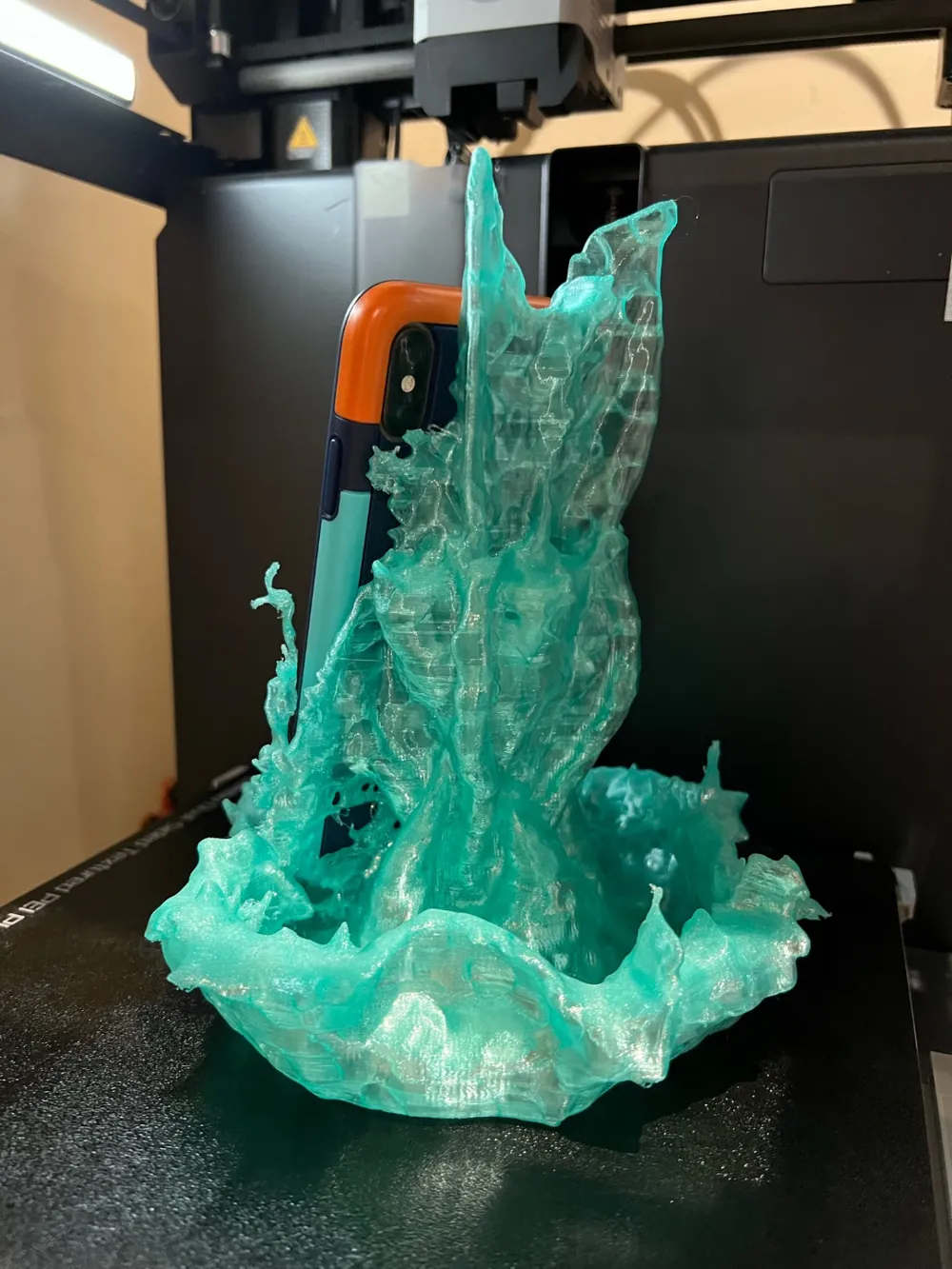 Dynamic Splash Phone Holder! by Bob - MakerWorld