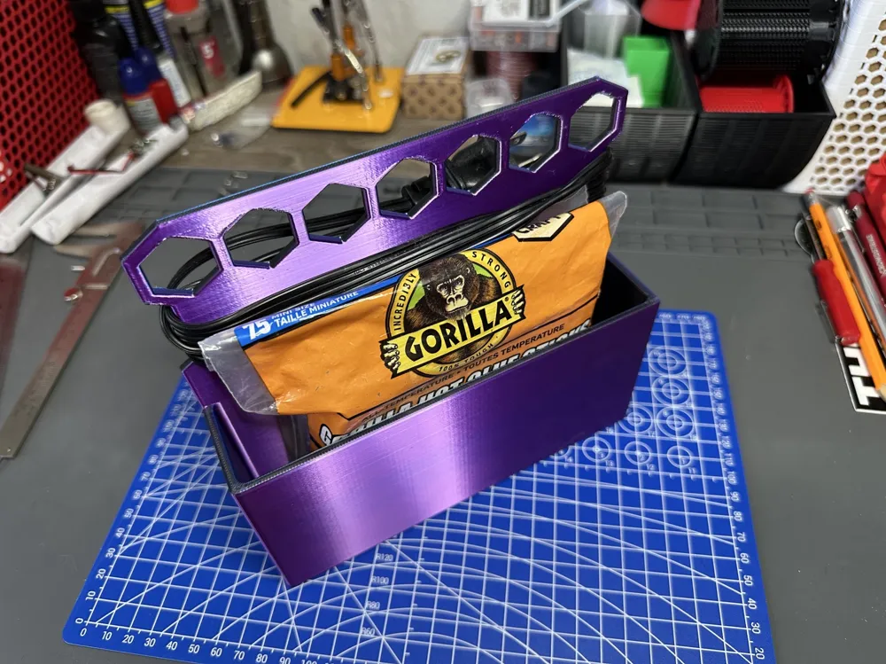 3Dプリント ミニ グルーガン スタンド - AoxCaddy - 無料3Dモデル -MakerWorld