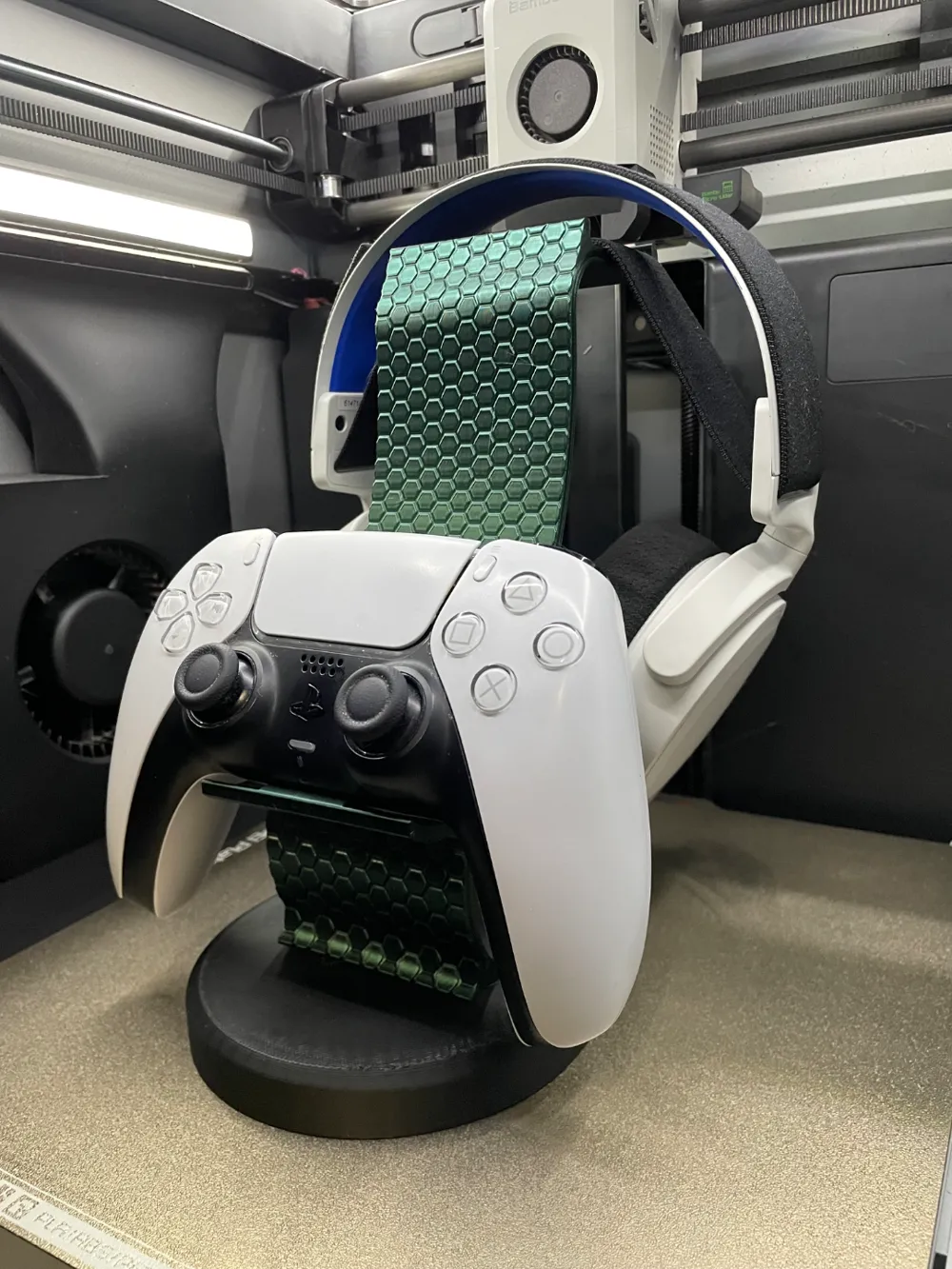 PS5 Controller -Headphone Stand (fully textured) by 3x3xyz MakerWorld: Download Free 3D Models