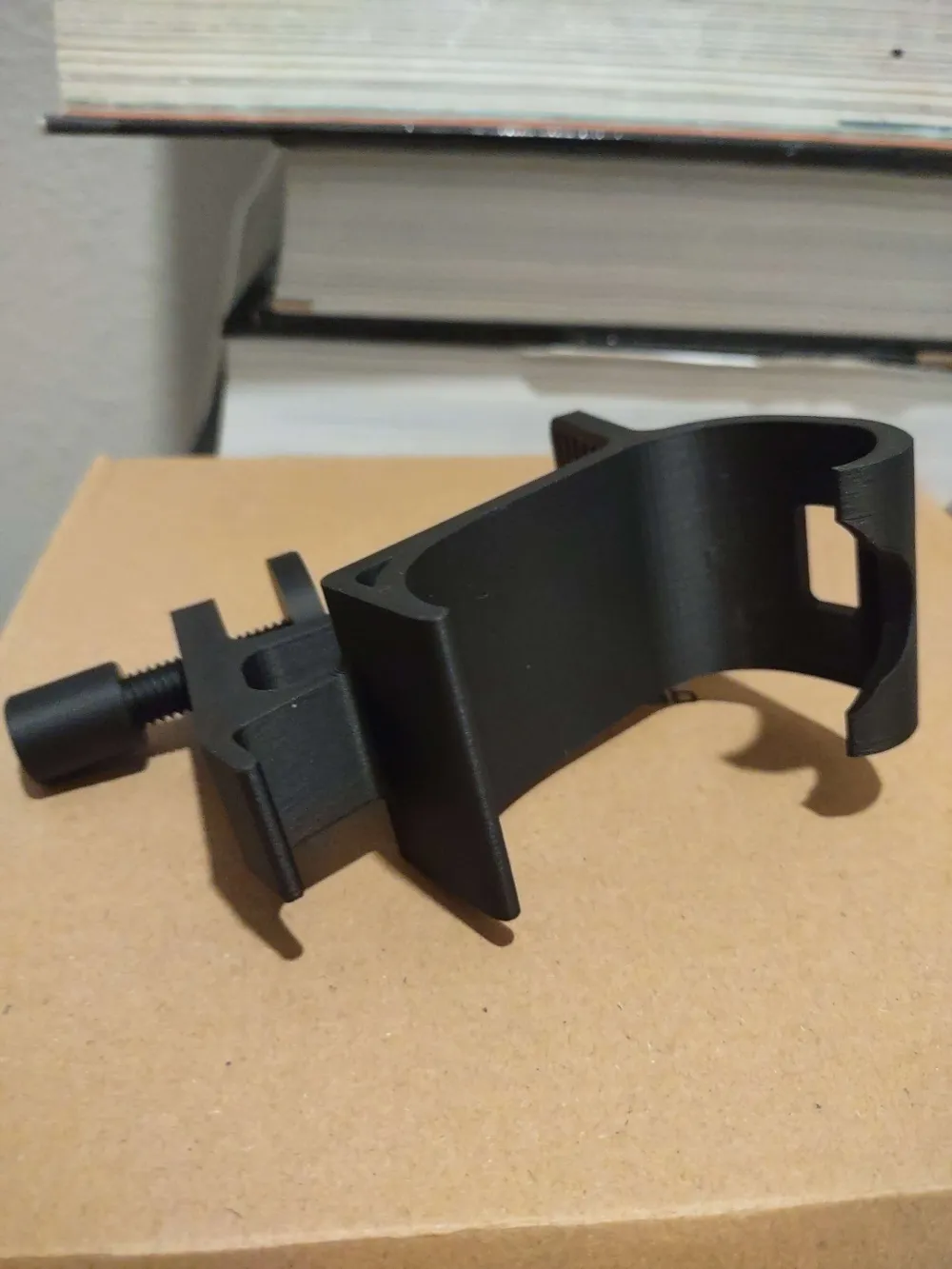 Desk mounted 8bitdo Ultimate controller holder by MopMcBingus ...