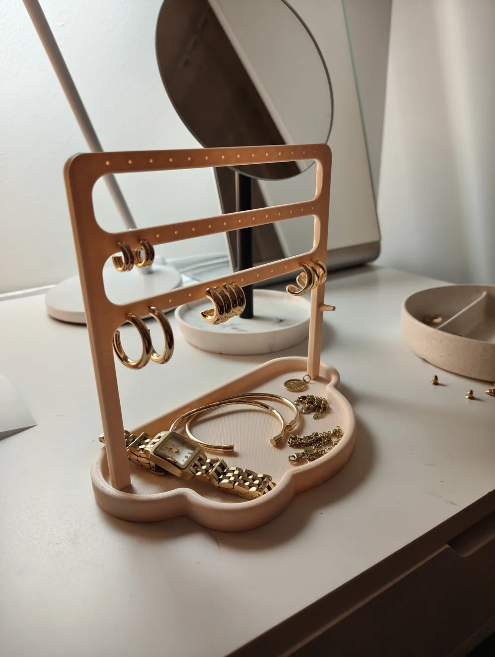 Elegant and clean jewelry stand - Free 3D Print Model - MakerWorld