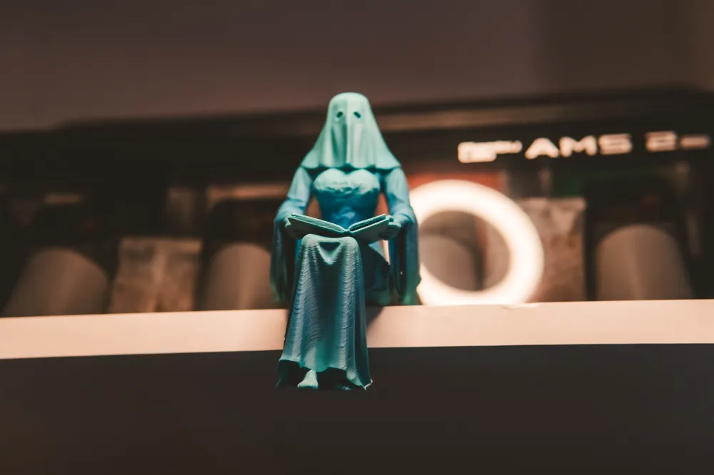 Ethereal Ghost Reader - Free 3D Print Model - MakerWorld