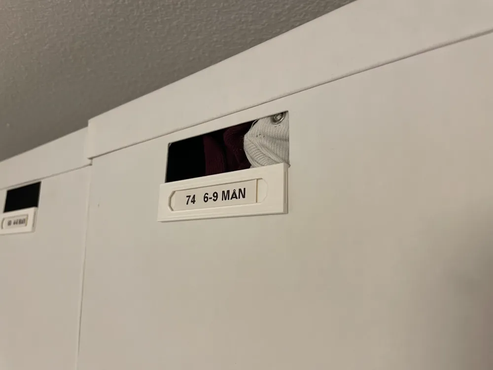 Label holder for 12 mm labels (Dymo) by skrivkunnig - MakerWorld