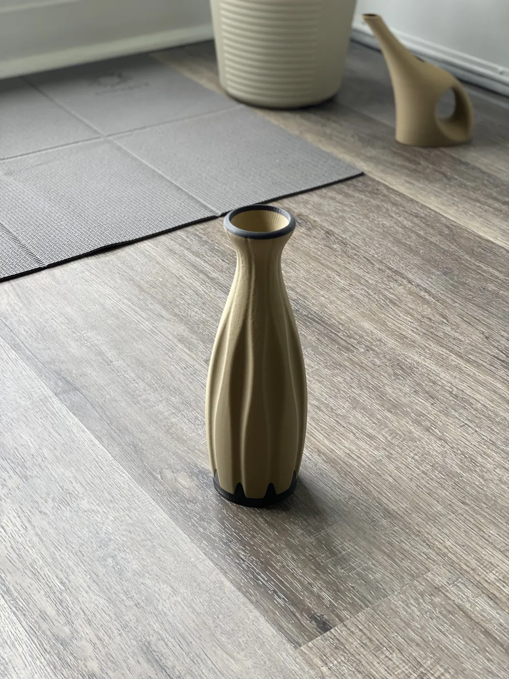 The Two Tone Vase by Pistacheoo MakerWorld: Download Free 3D Models