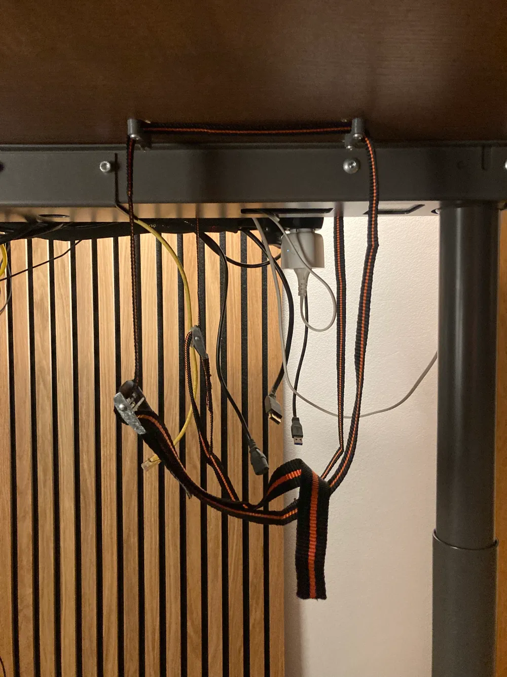 Tiny but strong bracket for under desk PC mounting by jusioa - MakerWorld