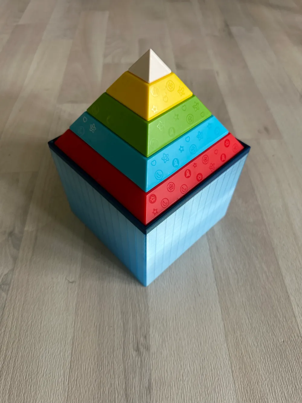 Cube stand by Daniel - MakerWorld