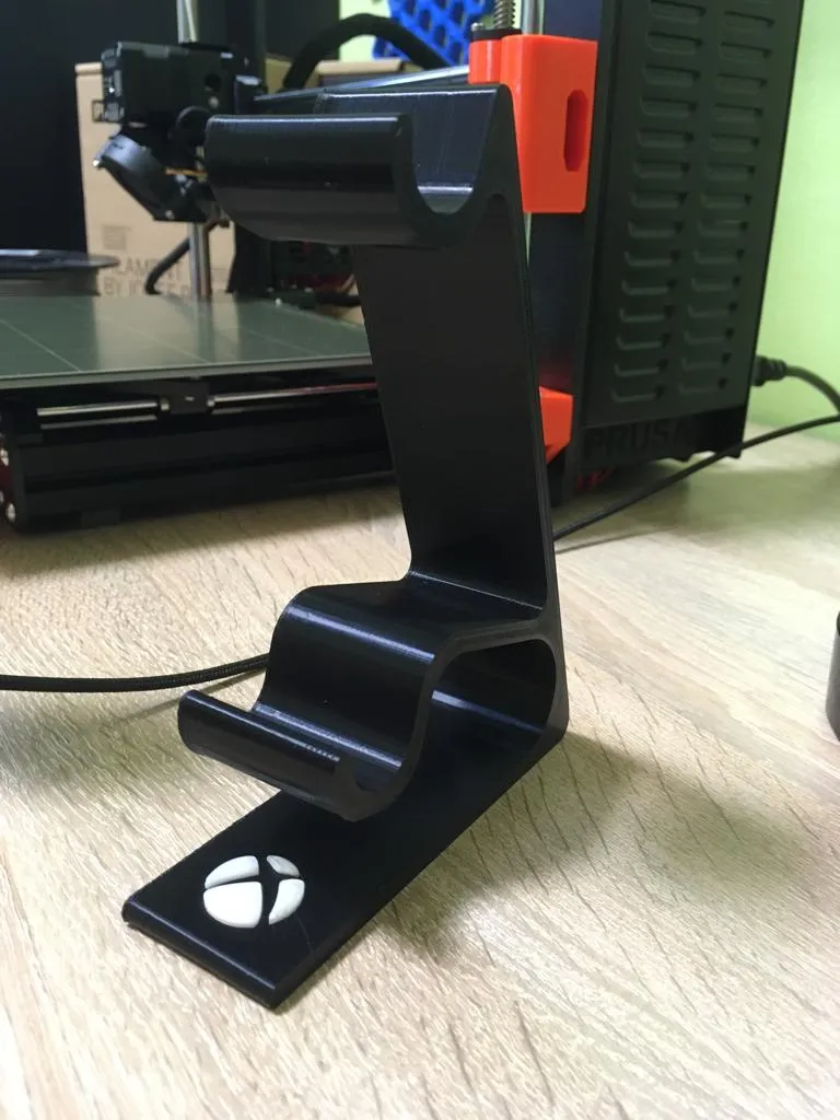 Xbox One controllers stand by Ondrej Kucera - MakerWorld
