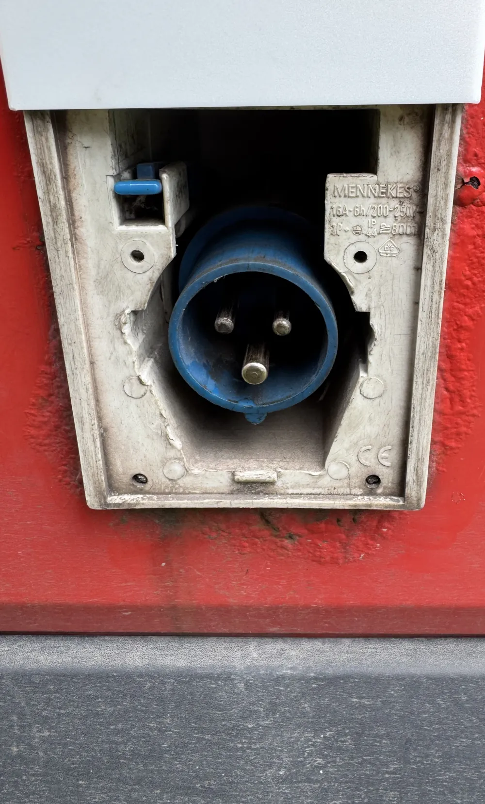 Lid for CEE Caravan Input Socket v2 by Voller PLA MakerWorld: Download ...